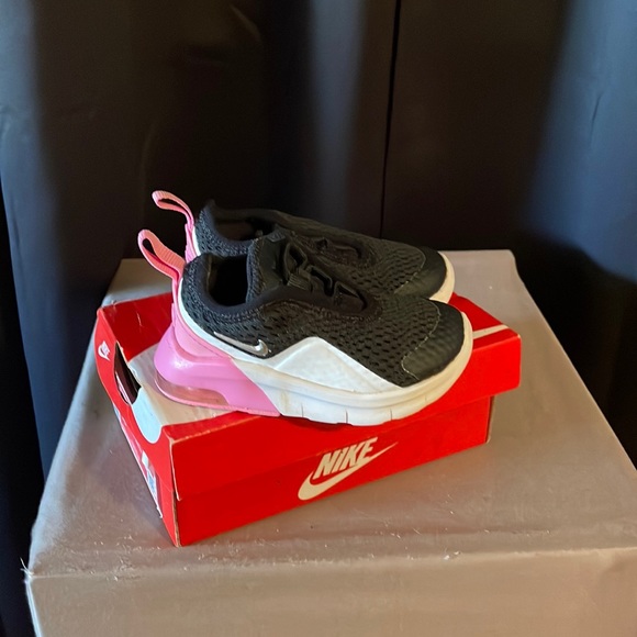 Nike air max motion | Shoes | Nike Air Max Motion Little Girls Kids ...